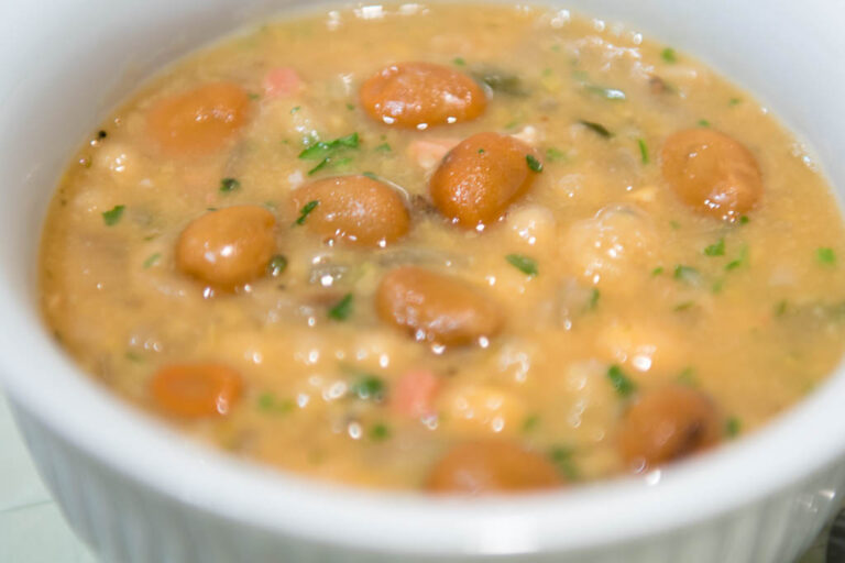 Soupe-repas aux pois et gourganes de Saut-au-Mouton – Bienvenue sur Le ...